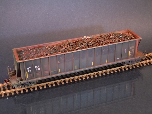 Intermountain HO Scale Hopper with Scrap Metal Load -Protoloads