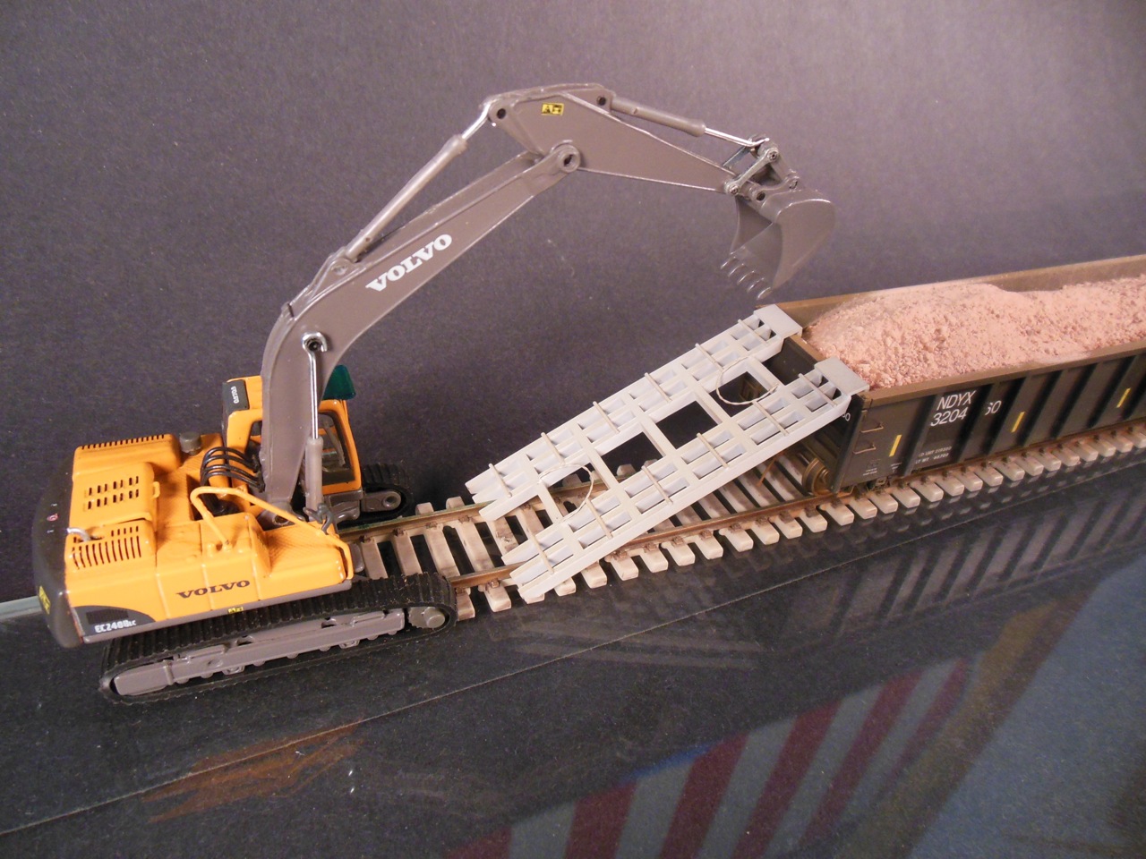 HO scale steel ramp for excavator to access top of gondolas for ...