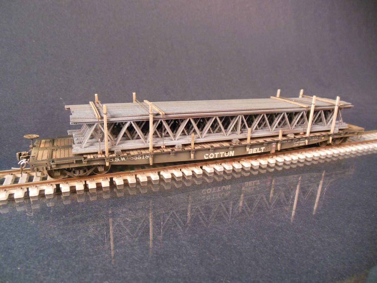 Tangent HO scale flat car with steel truss load -Protoloads