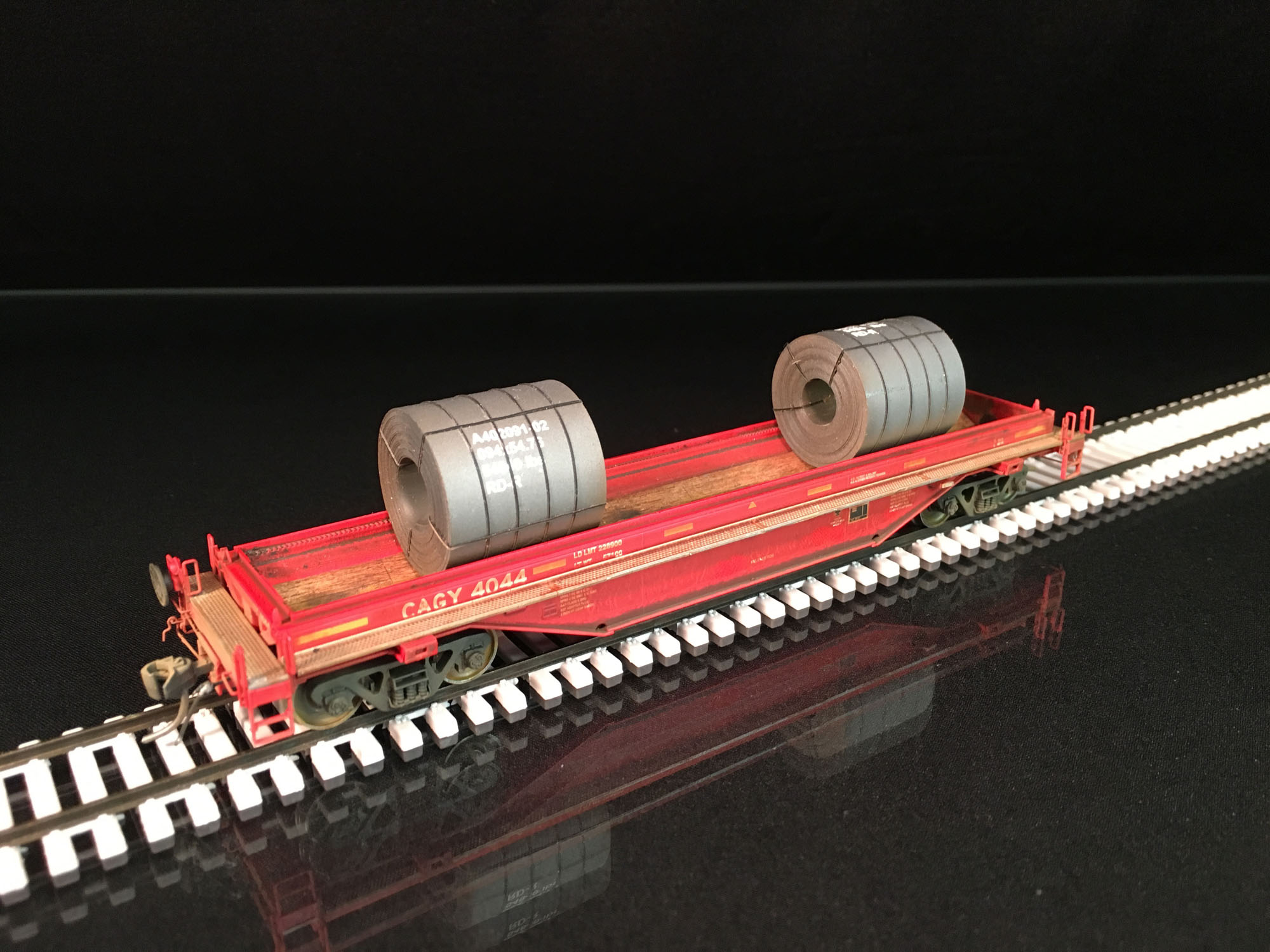 Atlas HO scale coil car with steel coils -Protoloads