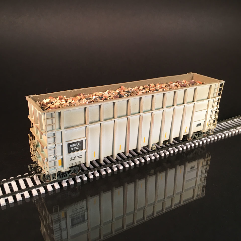 Athearn HO Scale Gondola With Side Extensions And Construction Trash Load -Protoloads