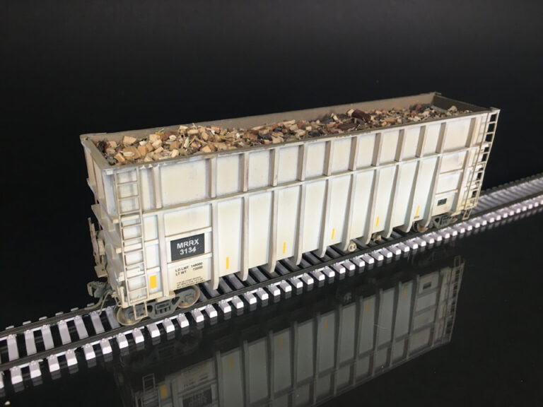 Athearn HO Scale Gondola With Side Extensions And Construction Trash Load -Protoloads