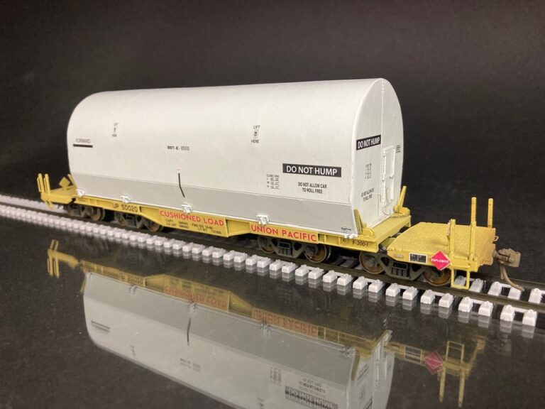 HO Scale Heavy Duty Flatcar with Booster Canopy -Protoloads