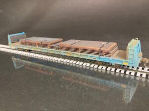 HO Scale Atlas Bulkhead flatcar with Plate Steel -Protoloads